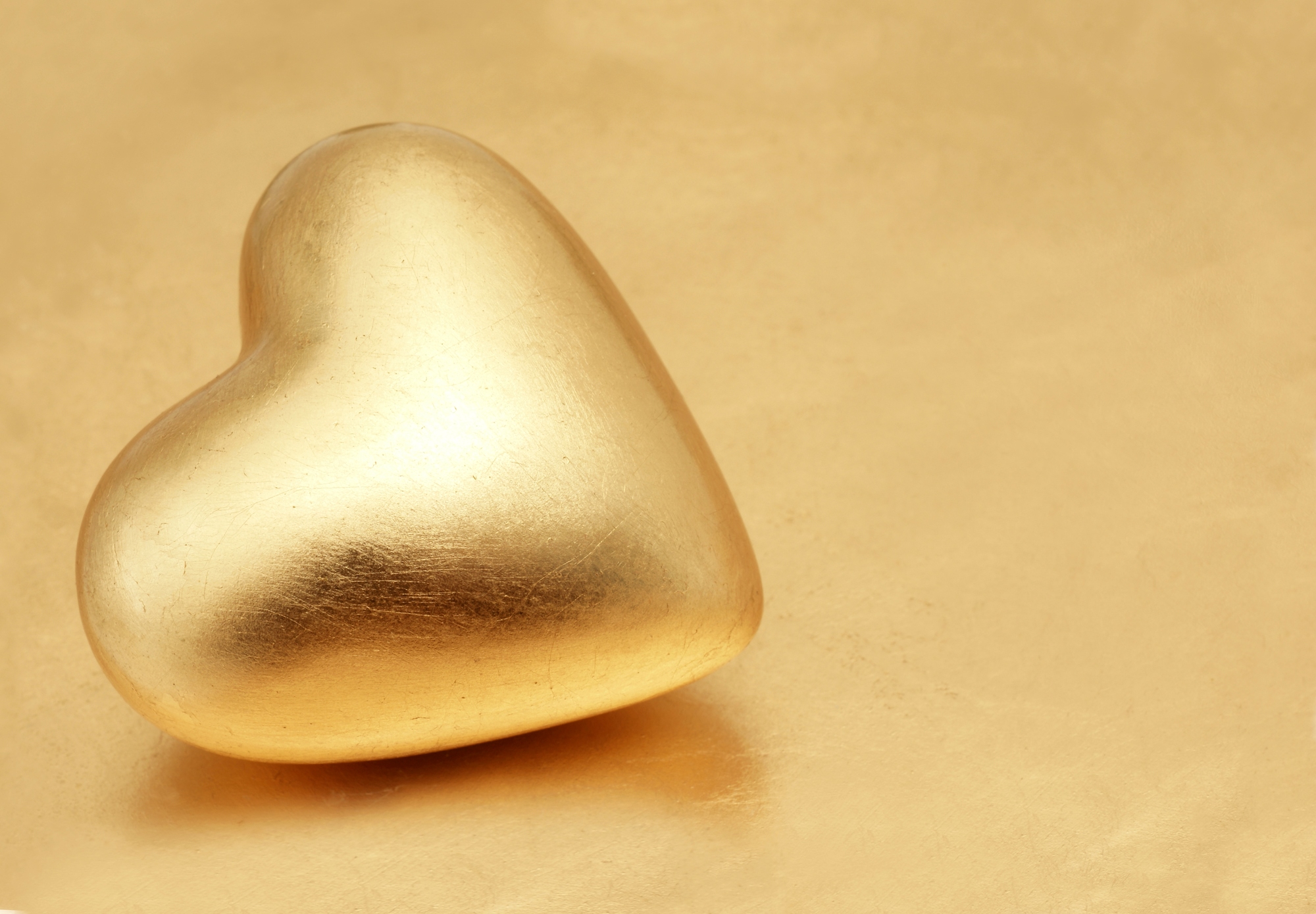All that glitters: 10 golden gifts for Valentine's Day - Cosy Home Blog